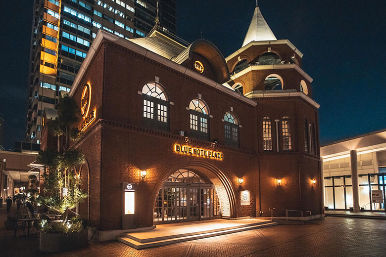 上質な食と音楽を楽しむ、大人の遊び場「BLUE NOTE PLACE」誕生。｜Culture｜madameFIGARO.jp（フィガロジャポン）