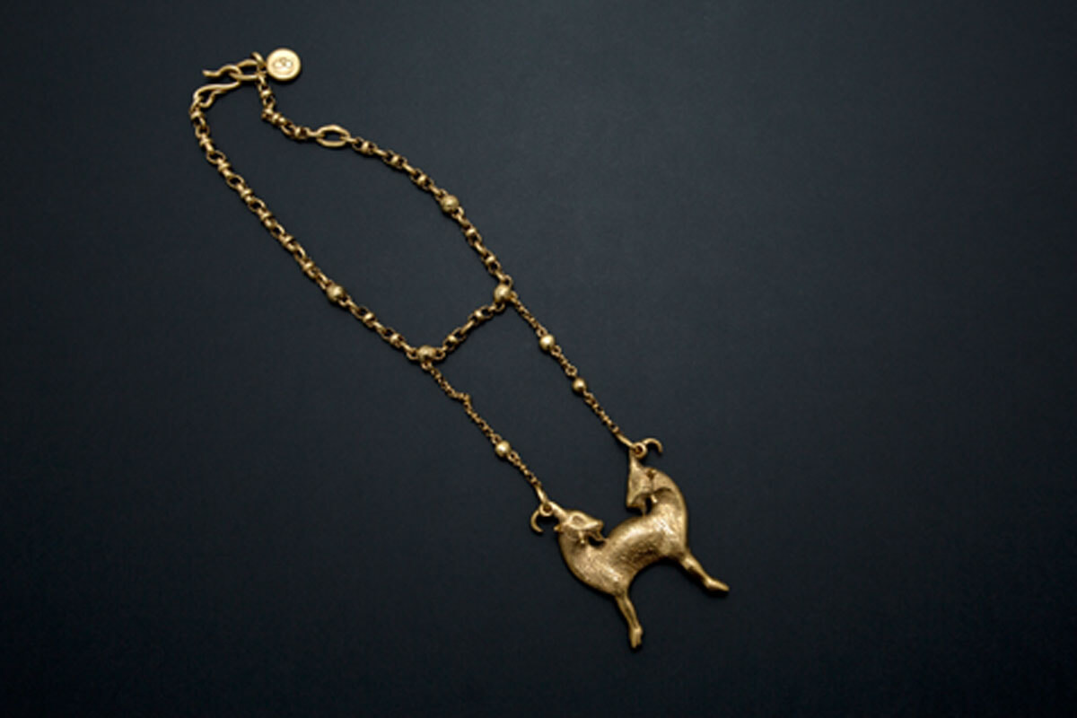 ブロンズの動物が寓話を語る、ガブリエル・グレイスのスカルプチャー・ジュエリー。｜Paris｜madameFIGARO.jp（フィガロジャポン）