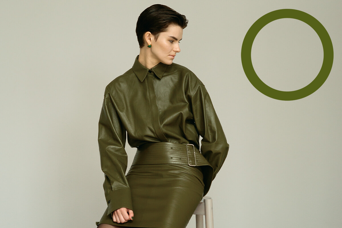 フェラガモのエフォートレスなレザーシャツ。【21. Olive | 大人 フェラガモのエフォートレスなレザーシャツ。【21. Olive | 大人