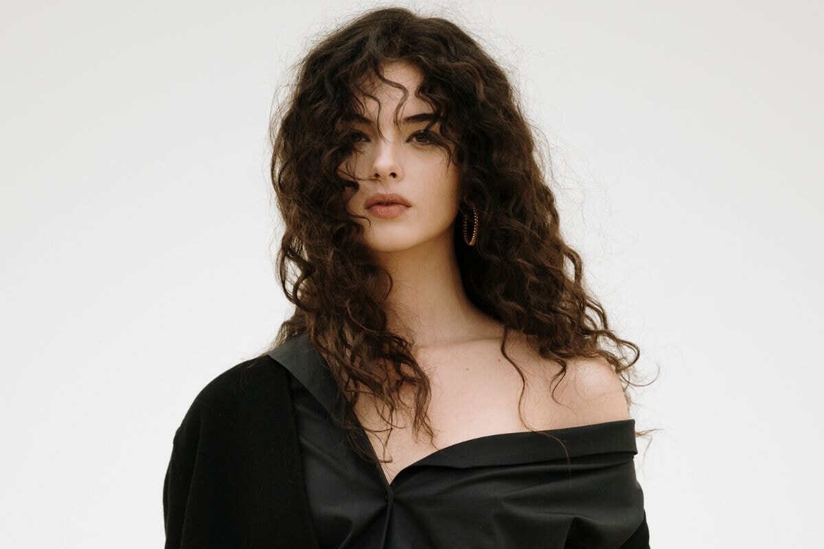 【写真】「イタリアの宝石」の愛娘ディーヴァ・カッセル、セクシーすぎる水着姿をチェック！｜Culture｜madameFIGARO.jp（フィガロジャポン）