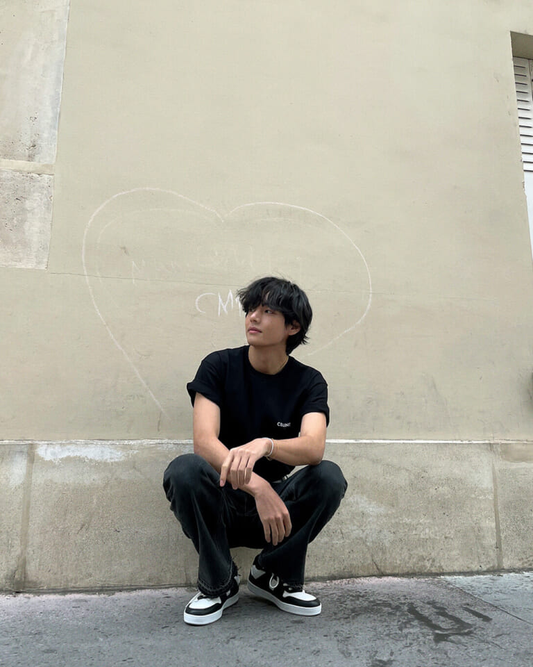 BTS V、その美しさを堪能して。ファッションシーンからステージまで、麗しき13枚を振り返る。 | madameFIGARO.jp（フィガロジャポン）